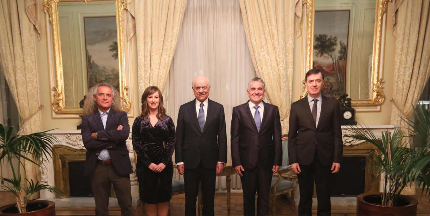 2-Gerardo-Ceballos-recibe-el-Premio-BBVA-a-la-Conservación-de-la ...